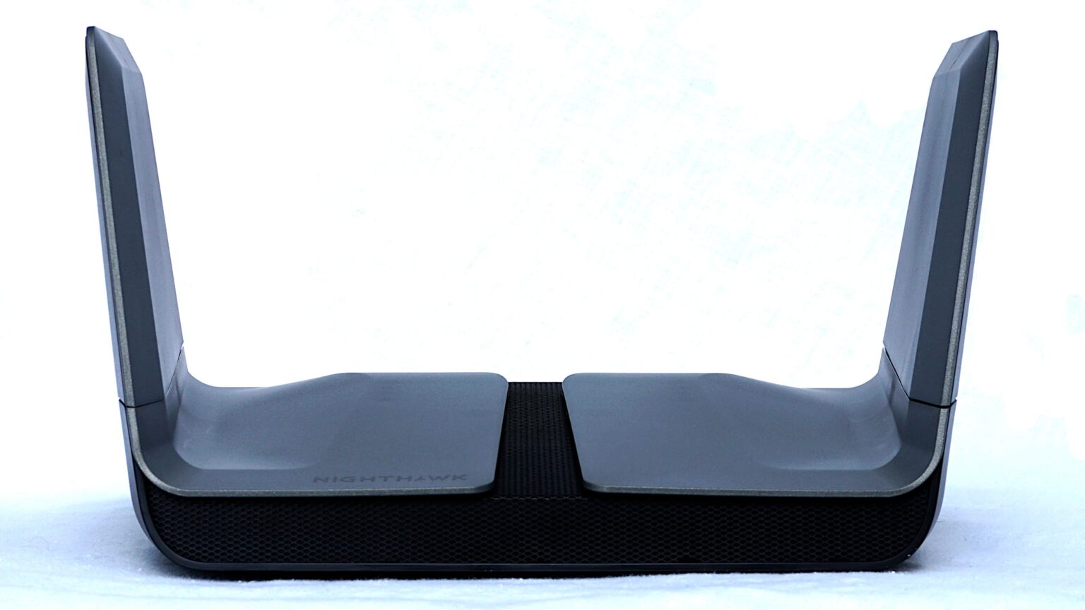 NETGEAR Nighthawk RAXE500 vs. RAX200: Which Router Is Right for You ...